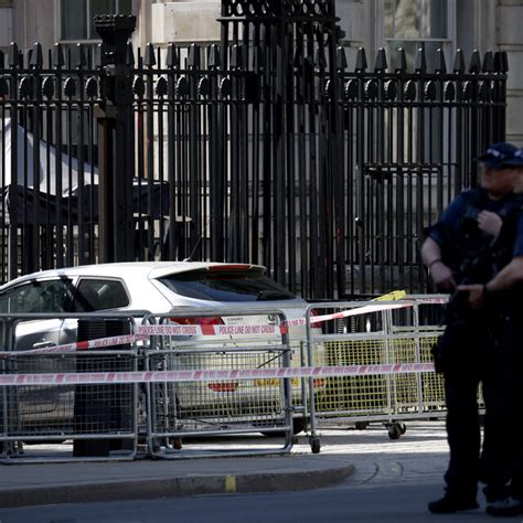 Man Arrested In Downing Street Car Crash In London The New York Times