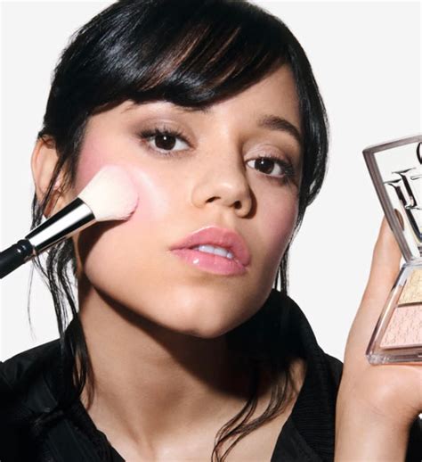 سفیران مشهور این برند با آرایش‌های خاصشان توجه‌ها را جلب کردند چی بپوشم