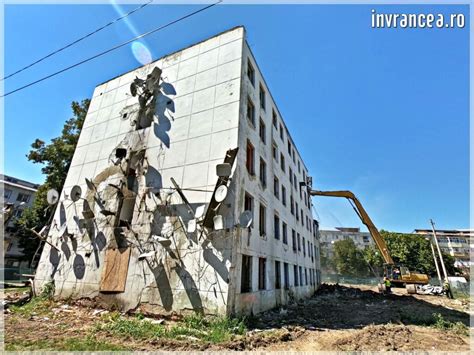 VIDEO Si FOTO Demolarea Blocului G2 NATO Din Cartierul Bahne