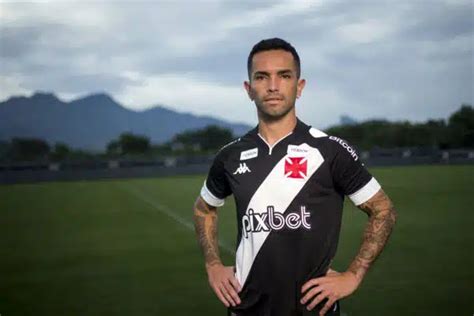 Vasco Acerta A Contratação Do Meia Gabriel Carabajal Aqui Notícias