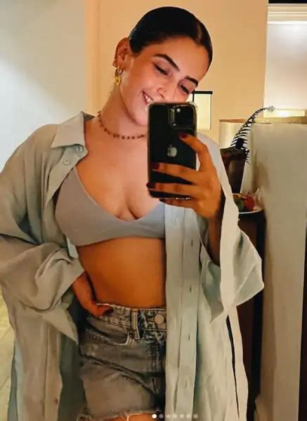 Sanya Malhotra Top 20 Hot Pics And Photo