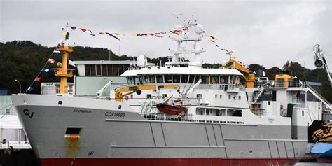 Pêche le plus grand chalutier de France inauguré sur fond de polémiques