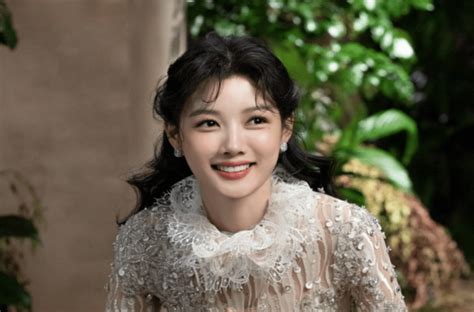 Kim Yoo Jung Enjoys A Highly Successful Theater Debut With Shakespeare In Love