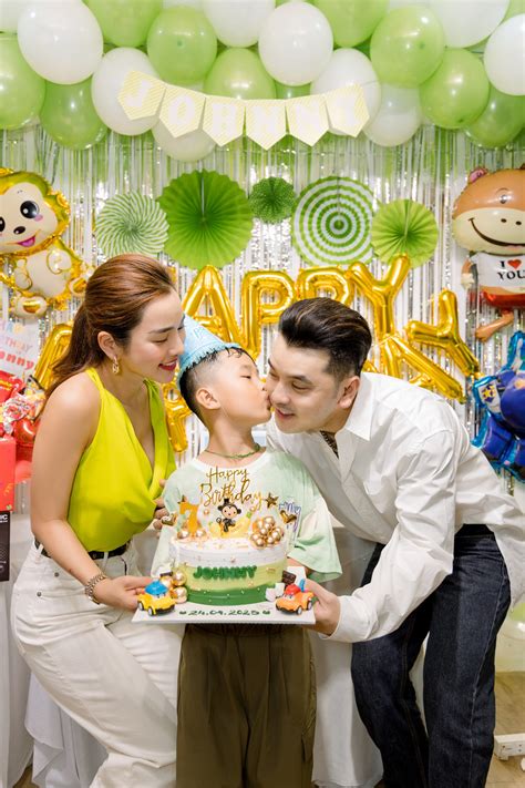 Hôn Nhân Hạnh Phúc Của Ưng Hoàng Phúc Và Vợ Siêu Mẫu