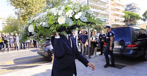 Photos Obsèques De Didier Roustan Sa Compagne Et Ses Enfants Charlotte Et Dimitri Réunis