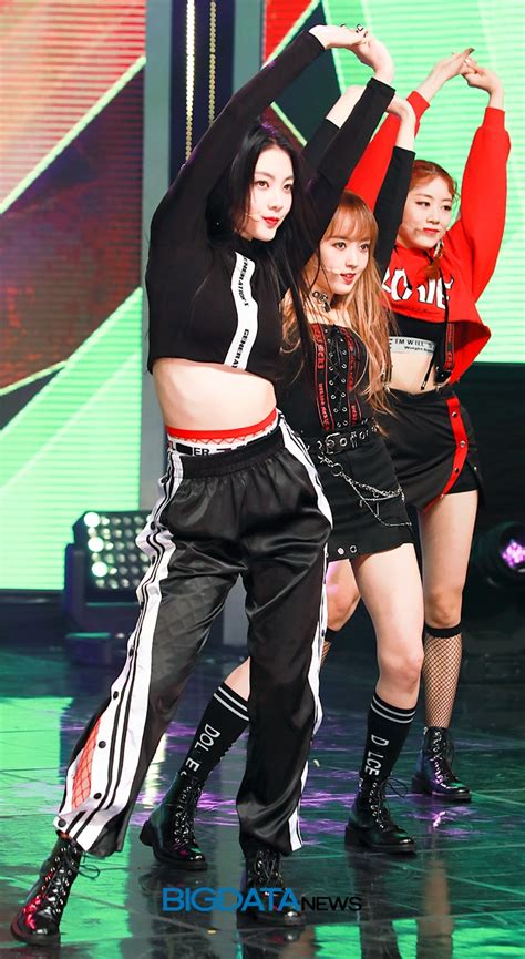 Big포토 위키미키weki Meki 세이 루아 이렇게 하면 막내 루시처럼 키가 쭉쭉 크나요