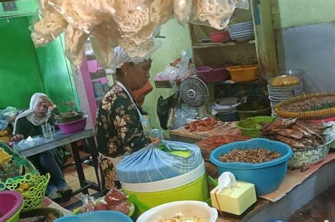 Sambelan Ikan Tongkol Mbak Ju Kuliner Viral Lokasinya Nyempil Di Dalam