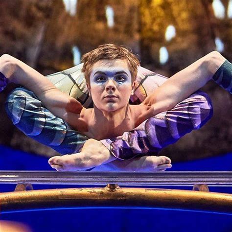 Aleksei Goloborodko Cirque Du Soleilin şekilden şekile Girebilen Akrobatı Aleksei