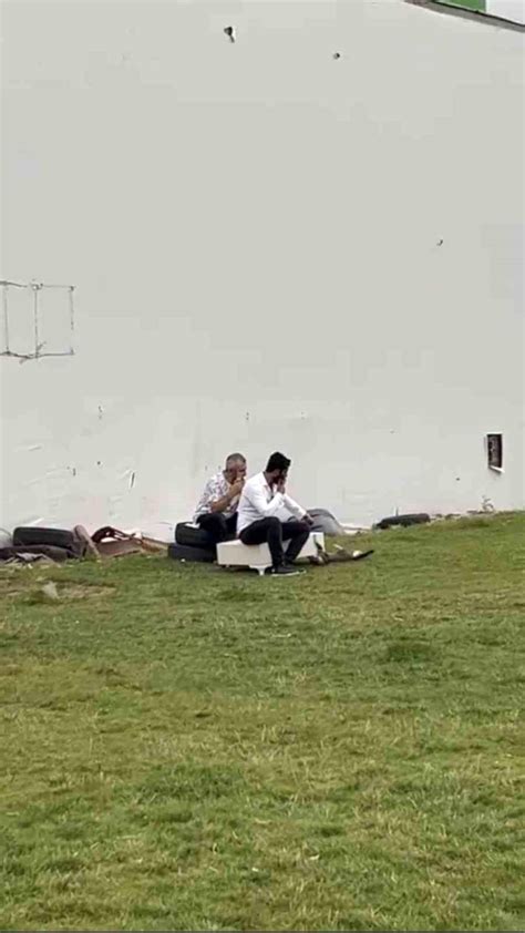 İki Taksicinin Müşterileri Almamak Için Yaptıkları Hareketler