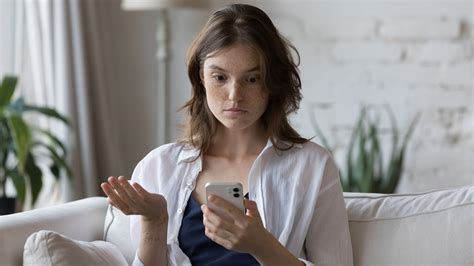 Hinge Voice Prompts How To Recognize Red Flags In Audio Notes
