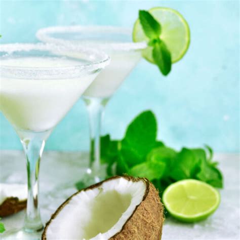 15 Best Coconut Cocktails To Drink
