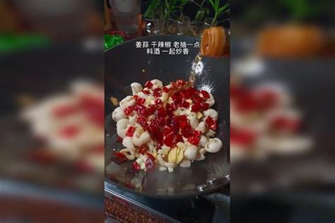 想吃肥肠？又怕耗时间？那就来试试我这个爆炒肥肠，几分钟就搞定，好吃到流口水