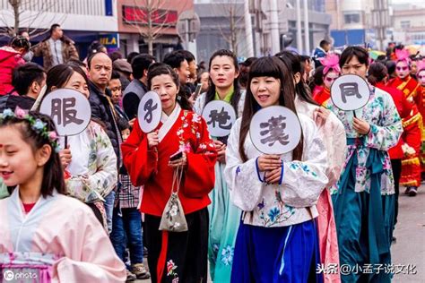 街上興起「漢服熱」，文化自信持續升溫，漢服方能破蛹成蝶 每日頭條