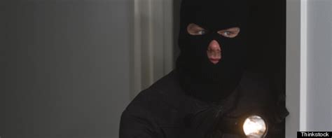 Un Ladrón Entra A Robar A Una Casa Y Se Deja A Su Hija Pequeña Dentro