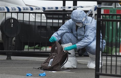 Man Armed With Knives Arrested In London On Terror Charges Abc News