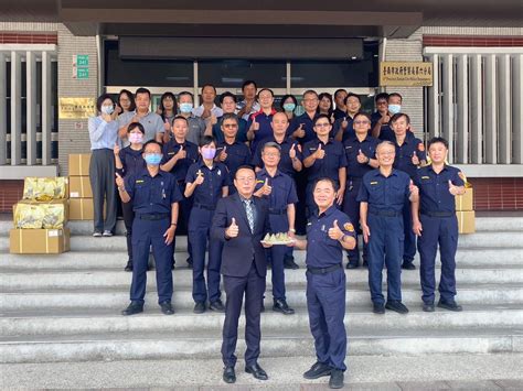 臺南警友會端午送暖：南部粽子慰問第六分局警員