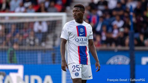 Match Nuno Mendes Dans Le Groupe Pour Montpellierpsg Pas Neymar