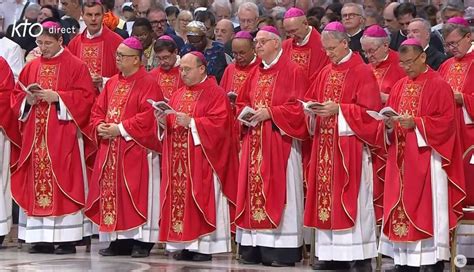 Mgr Luc Terlinden a reçu le pallium CathoBel