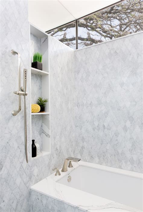 Design Hound Hides Second Storey Of Austin Home Behind Faceted Roof