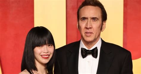 “잘 어울리네” 니콜라스 케이지 32살 연하 일본인 아내 손잡고 오스카 레드카펫 참석[해외이슈]