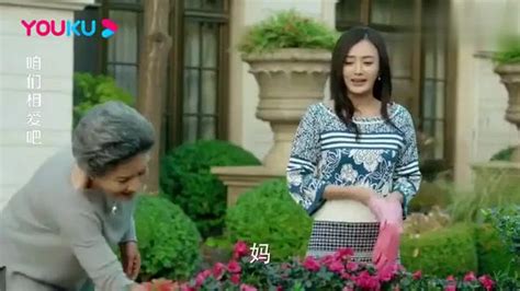 老太太不同意女儿和帅哥在一起，美女劝说老太太，她还不乐意新浪新闻