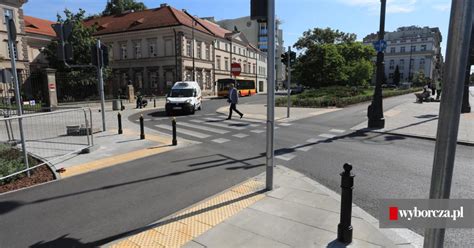 Będą zmiany na placu Trzech Krzyży w Warszawie Zniknie kuriozalne