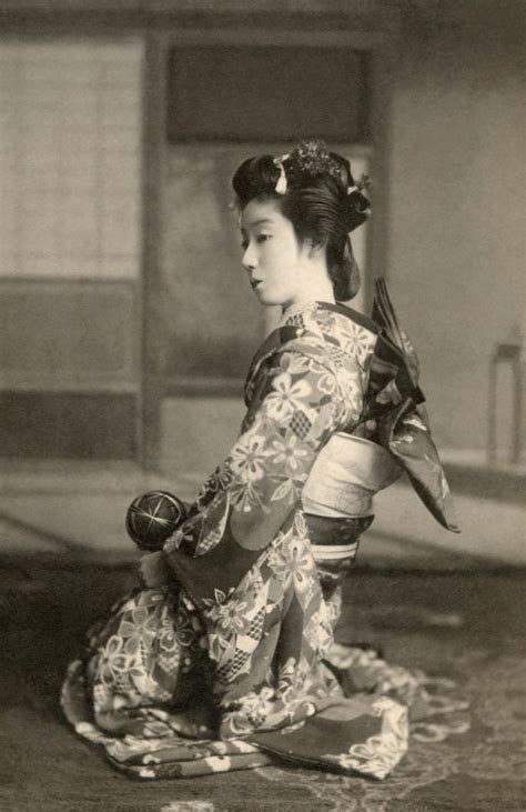 An Osaka Maiko With A Temari Ball 1910s Japan Tumbex