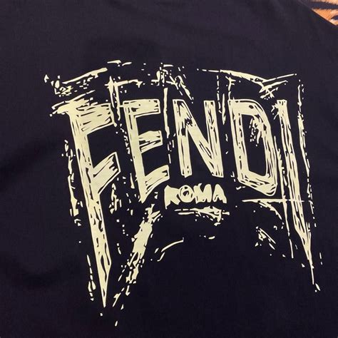 Fendi Tee Fesyen Pria Pakaian Atasan Di Carousell