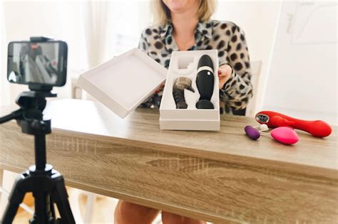 Premium Photo Young Woman Blogger Making Vlog With Unboxing And