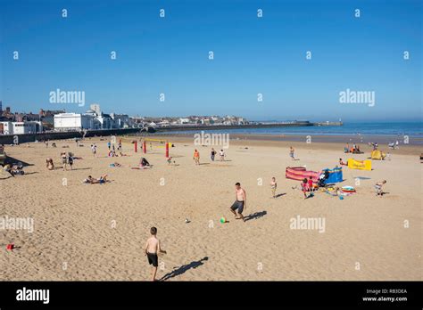 Promenade Beach Huts Bridlington East Riding Of Yorkshire Beach Hi Res