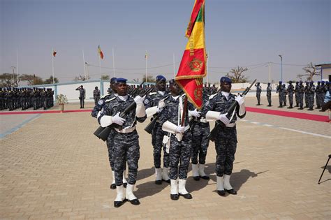 Kébémer Le colonel Cheikh Diouf remet le drapeau du contingent 2024 1