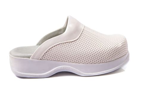 Why Do Nurses Wear Clogs The Nifty Nurse