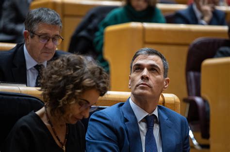 Sánchez toma nota del órdago de Puigdemont y la vendetta de Podemos