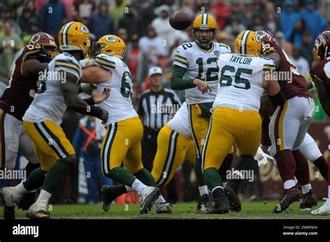 Green Bay Packers Quarterback Aaron Rodgers Center Passes The Ball To