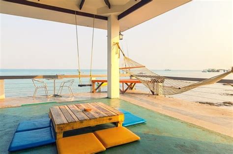 ที่พักเกาะล้าน 2023 ยื่นออกไปในทะเล ชมวิวสุดอลังการจากห้องนอน