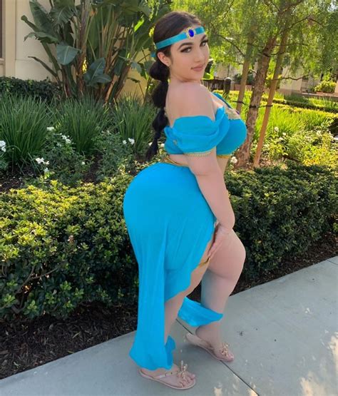 Jasmine Jnad Bio Quick Facts Age Height Weight Measurements Instagram Photos Curvy Model