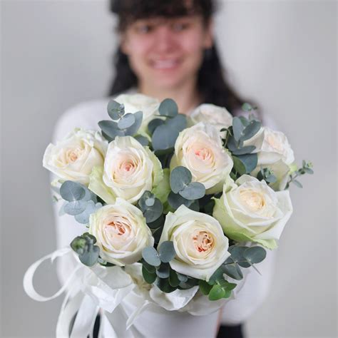 Пионовидные розы White O'Hara в шляпной коробке | Цена — 3990 ...