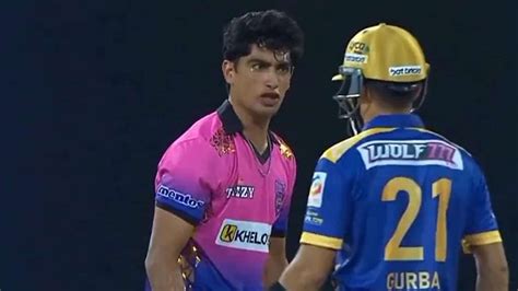 Naseem Shah Who Hit 2 Sixes Vs Afghanistan In Asia Cup 2022 Gives