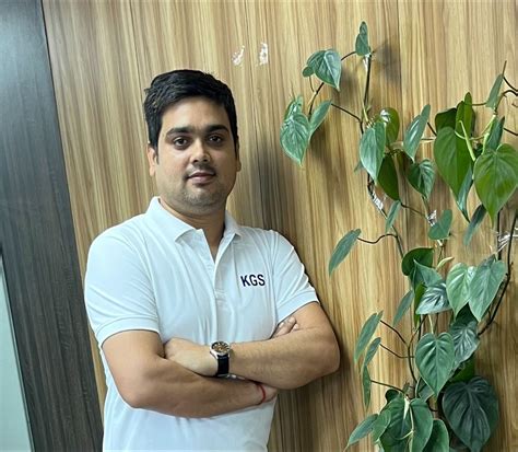hitesh mishra on linkedin ना घमंड में रहिए ना ग़ुरूर में रहिए बस