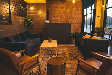 The New Hipstirs Lounge Craft Cocktails Pizza