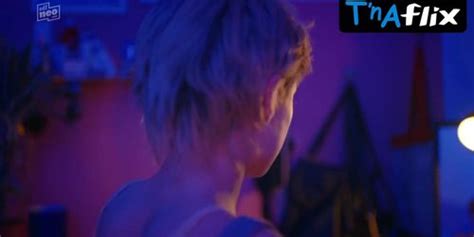 Lea Drinda Sexy Scene In Becoming Charlie