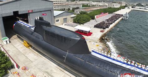 북한 전술핵공격잠수함 김군옥 영웅함 공개