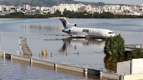 Imagens aéreas mostram situação de total destruição em cidade gaúcha
