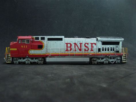 Sftrens Ferromodelismo Ho Dcc Locomotiva Ge Dash 8 40cw Bnsf 811