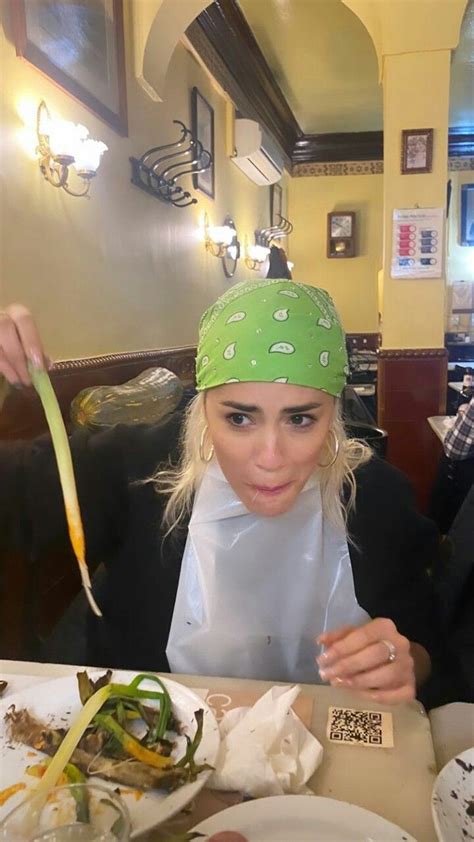 Pin De 🦋 En Lali ⭐ Lali Esposito Casi Angeles Personajes Esposo
