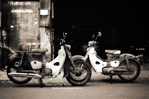 ホンダ・カブ スーパーカブ Honda Super Cub 1964s C105 And 1979s C80