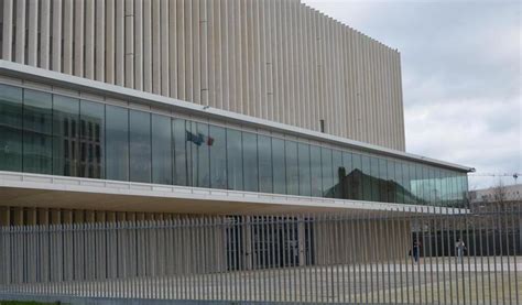 A Verson Il Tabasse Sa Compagne En Pleine Rue Devant Son Enfant Caen