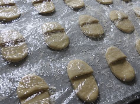 Cockroach Donuts Boston Cream 9 Steps With Pictures Instructables