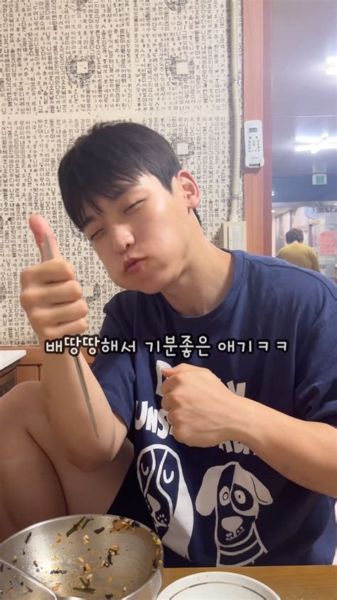 리욱커플 ️ 여행•맛집•커플룩 맛난거 먹였을때 텐션 올라가는 우리욱이ㅋㅋㅋㅋㅋㅋ귀여워 죽게따 ️ 리욱커플 연상연하커플 웃긴영상 커플유튜버