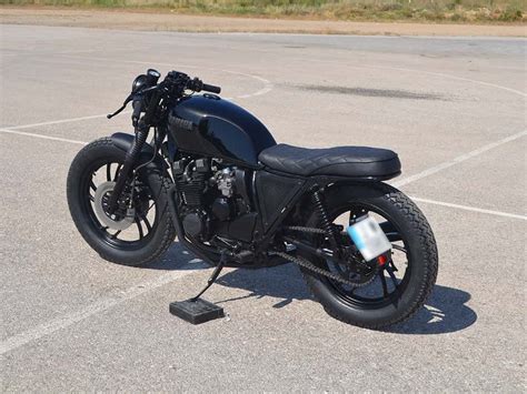 This Is A Yamaha Xj 550 Customized By Lord Drake Kustoms In A Cafe